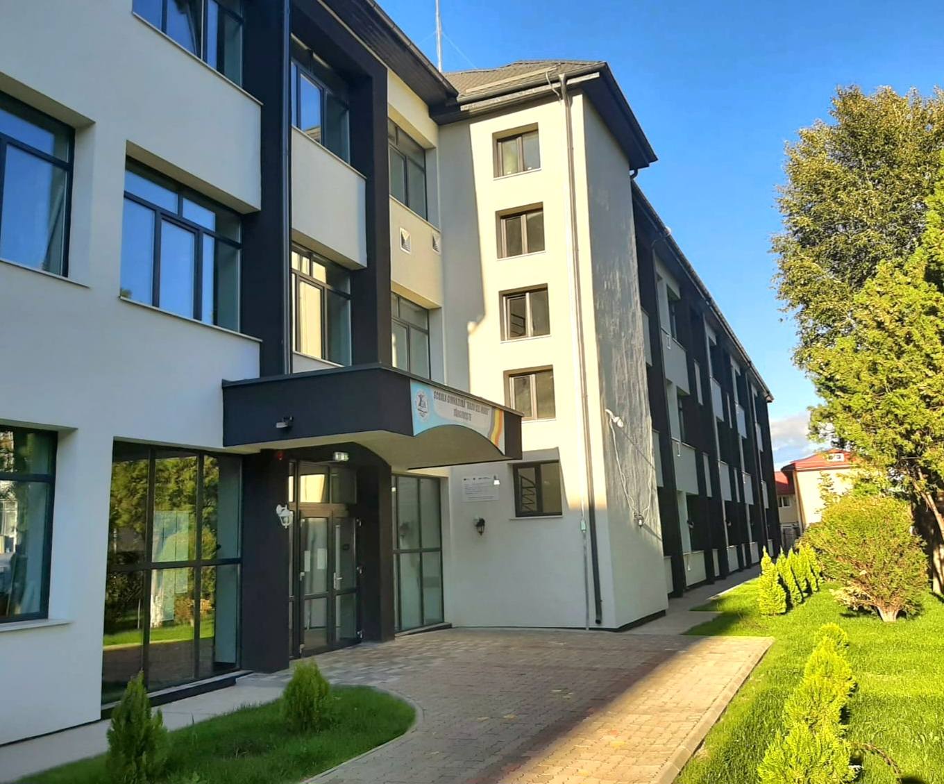 Targoviste: Scoala Gimnaziala „Radu cel Mare”, reabilitata, modernizata ...